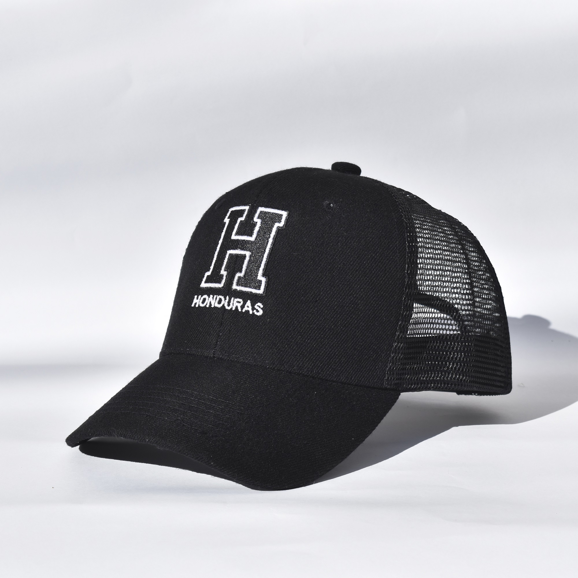 Gorra H – Negra | Unisex – Ara Macao